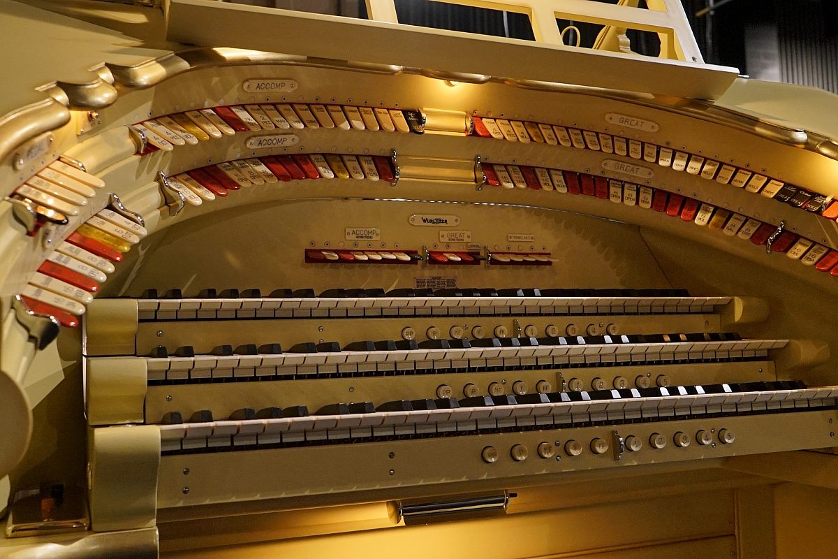 The Mighty Wurlitzer Organ | The Orpheum Theatre Group