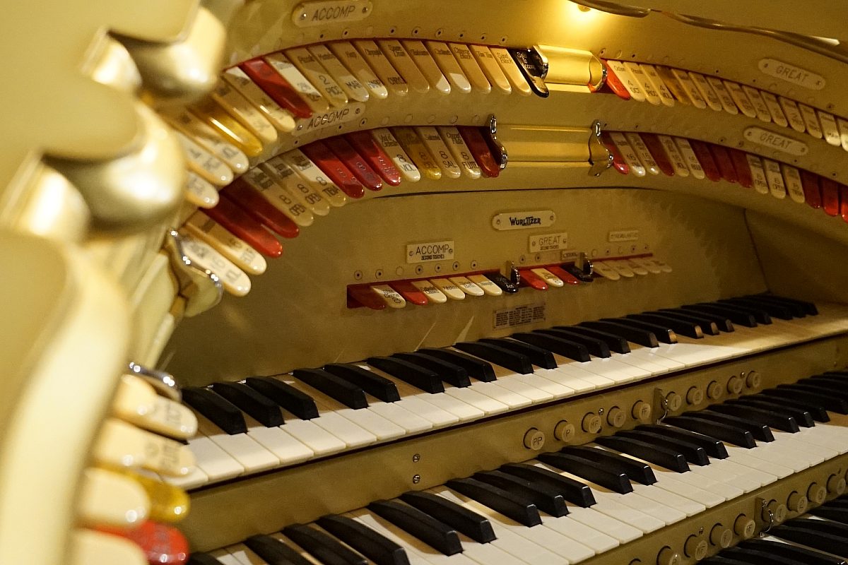 The Mighty Wurlitzer Organ | The Orpheum Theatre Group