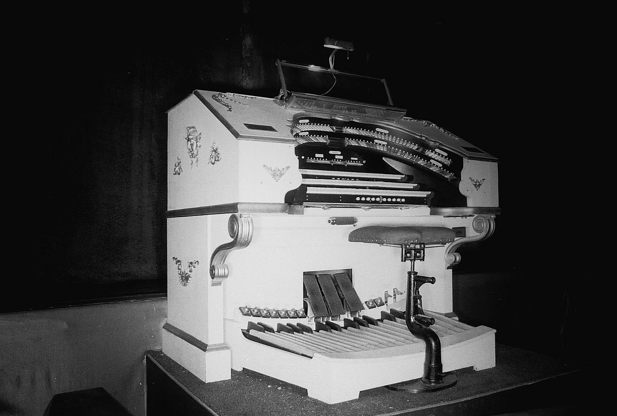 The Mighty Wurlitzer Organ | The Orpheum Theatre Group